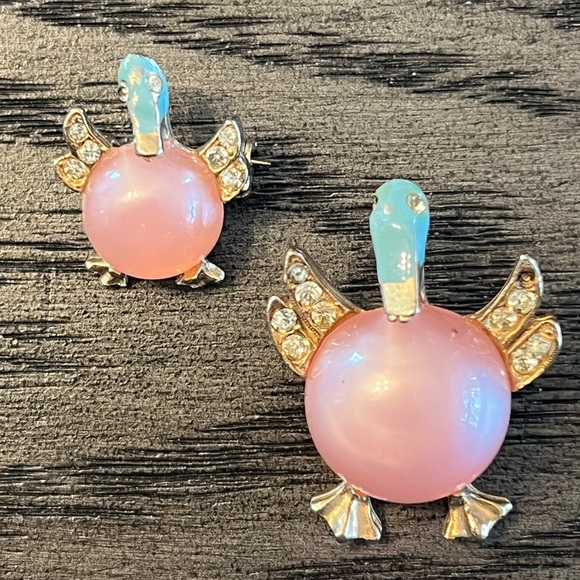Jewelry | Vintage Mama And Baby Bird Duck Enamel And Jelly Bell Pins ...